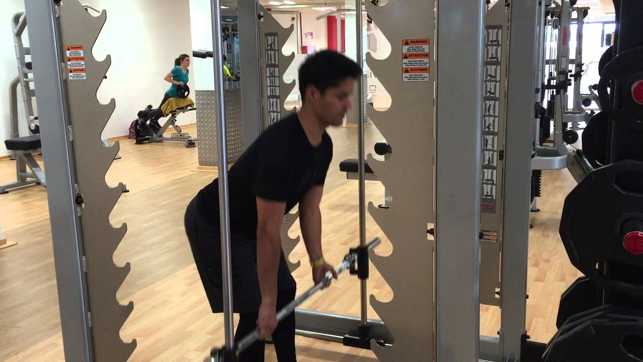 Peso muerto con barra multipower - YouTube