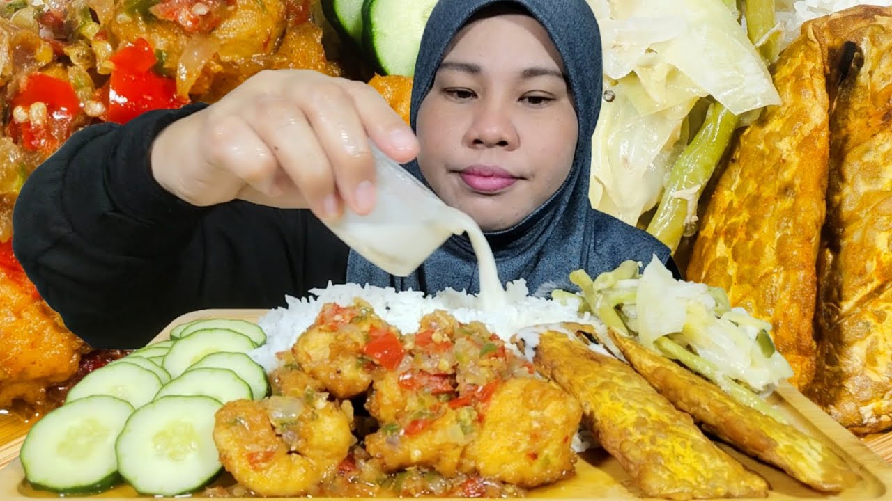 Makan Ayam Sambal Cili Api Bersama Tempe Goreng Sayur Kobis Kacang ...