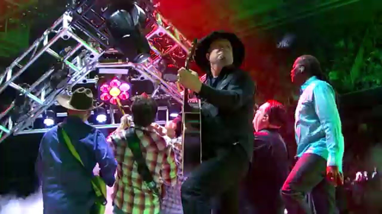 Garth Brooks "Man Against Machine" Concert Sneak Peek - YouTube