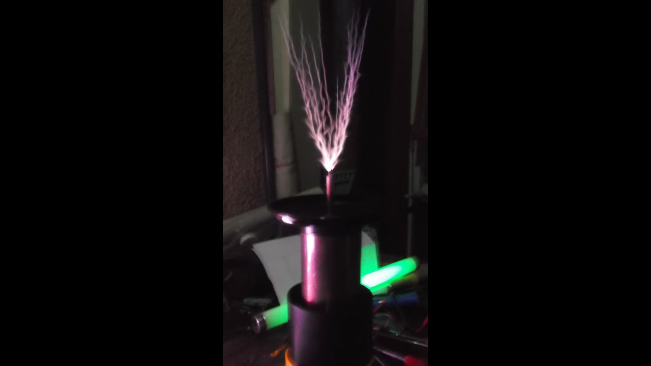 PLL Half Bridge SSTC at full power - YouTube