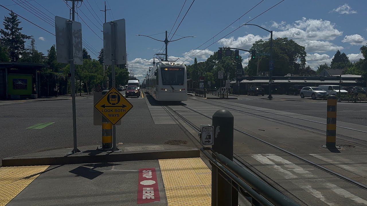 Trimet Max Light Rail Yellow Line Trains @ Rosa Parks 6/9/24 - YouTube