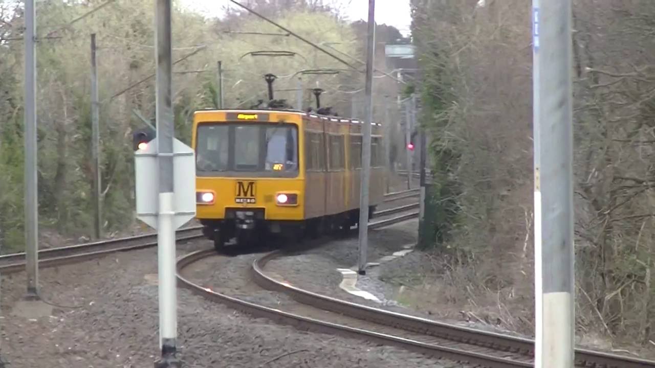 Tyne and Wear Metro - Metrocars 4005 and 4085 arriving into Wansbeck ...