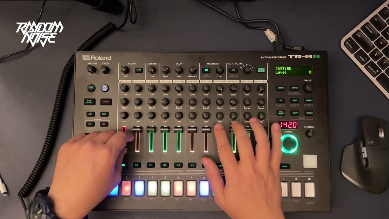 Roland TR8s Live Techno Performance - YouTube