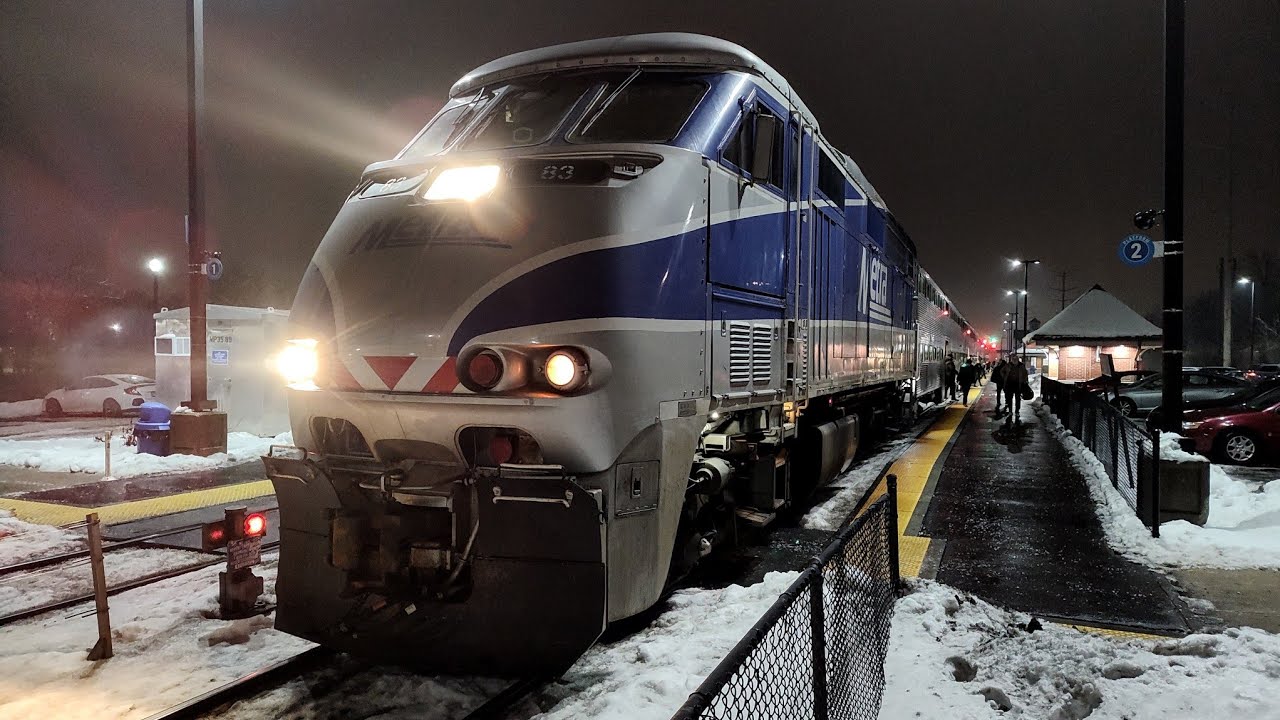 Metra F59PHI 83 west at National St. in Elgin, Illinois on January 23 ...