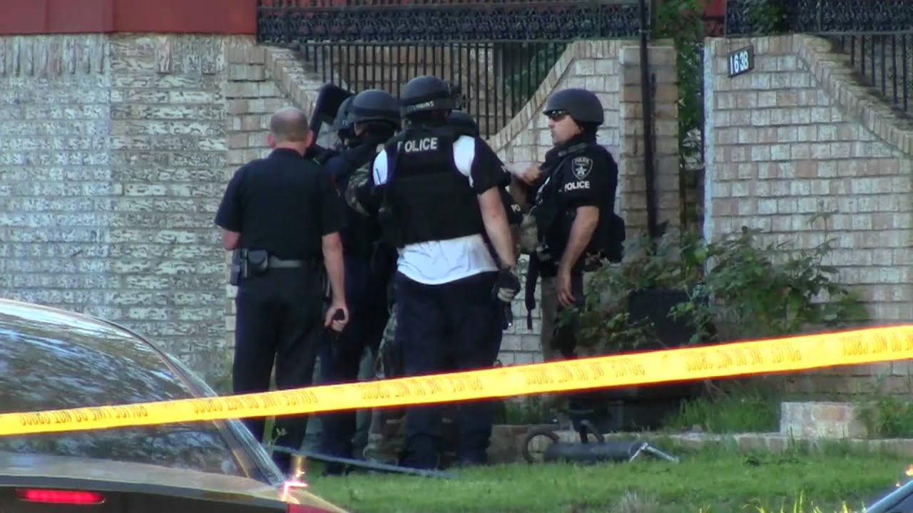 Lewisville SWAT Enter House - 3/27/2012 - YouTube