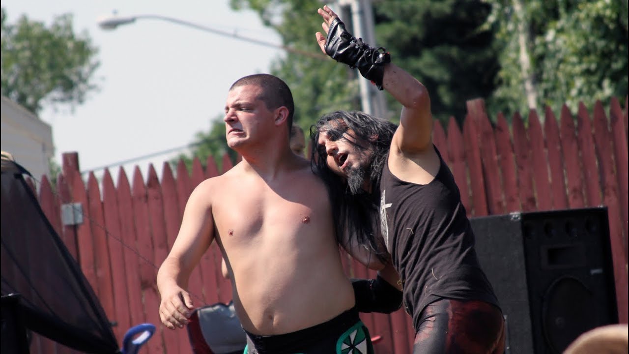 Bizarre Pro Wrestling Match - YouTube