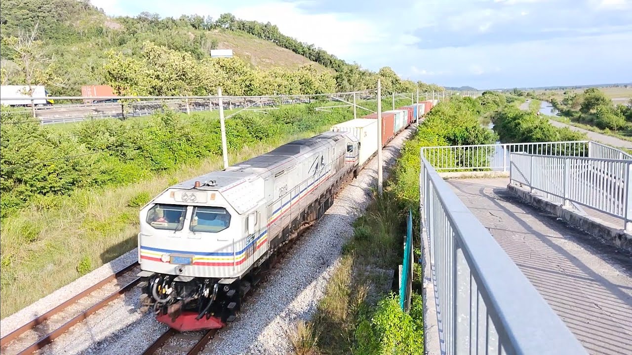 ktmb cargo class 26119 Tanjung Tualang at Bukit Jambul - YouTube
