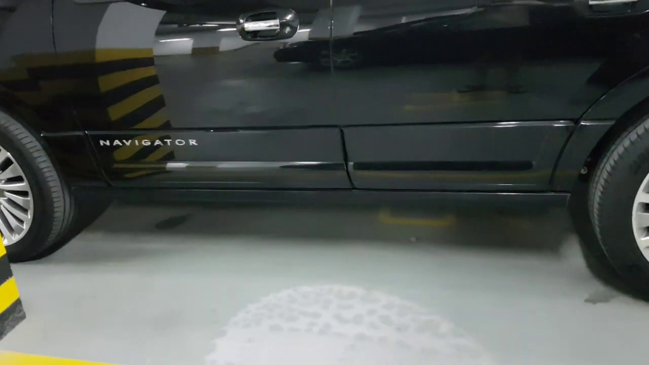 Lincoln Navigator 2015 - power-deployable running boards - YouTube