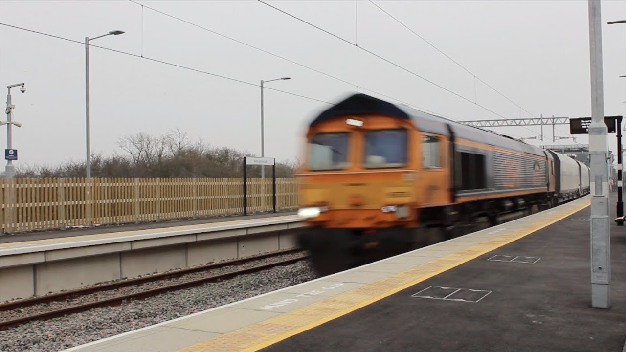GBRf Class 66736 "Wolverhampton Wanderers” & Light Engine 66547 ...