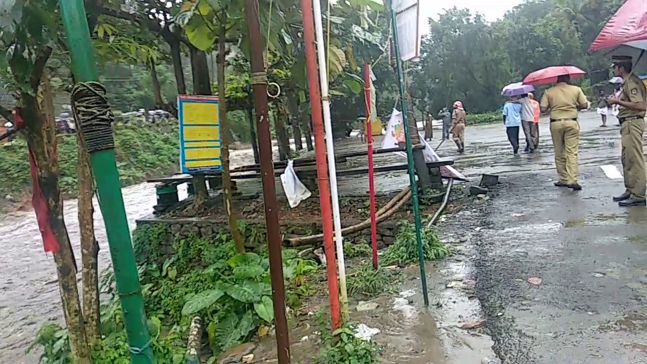 Idukki Dam opening time Cheruthoni town - YouTube