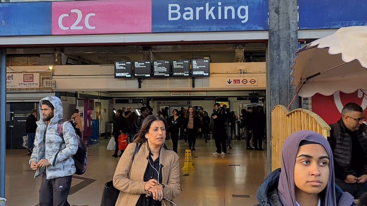 🇬🇧 EAST LONDON WALKING TOUR, BARKING WALK THROUGH TOWN CENTRE AND ...