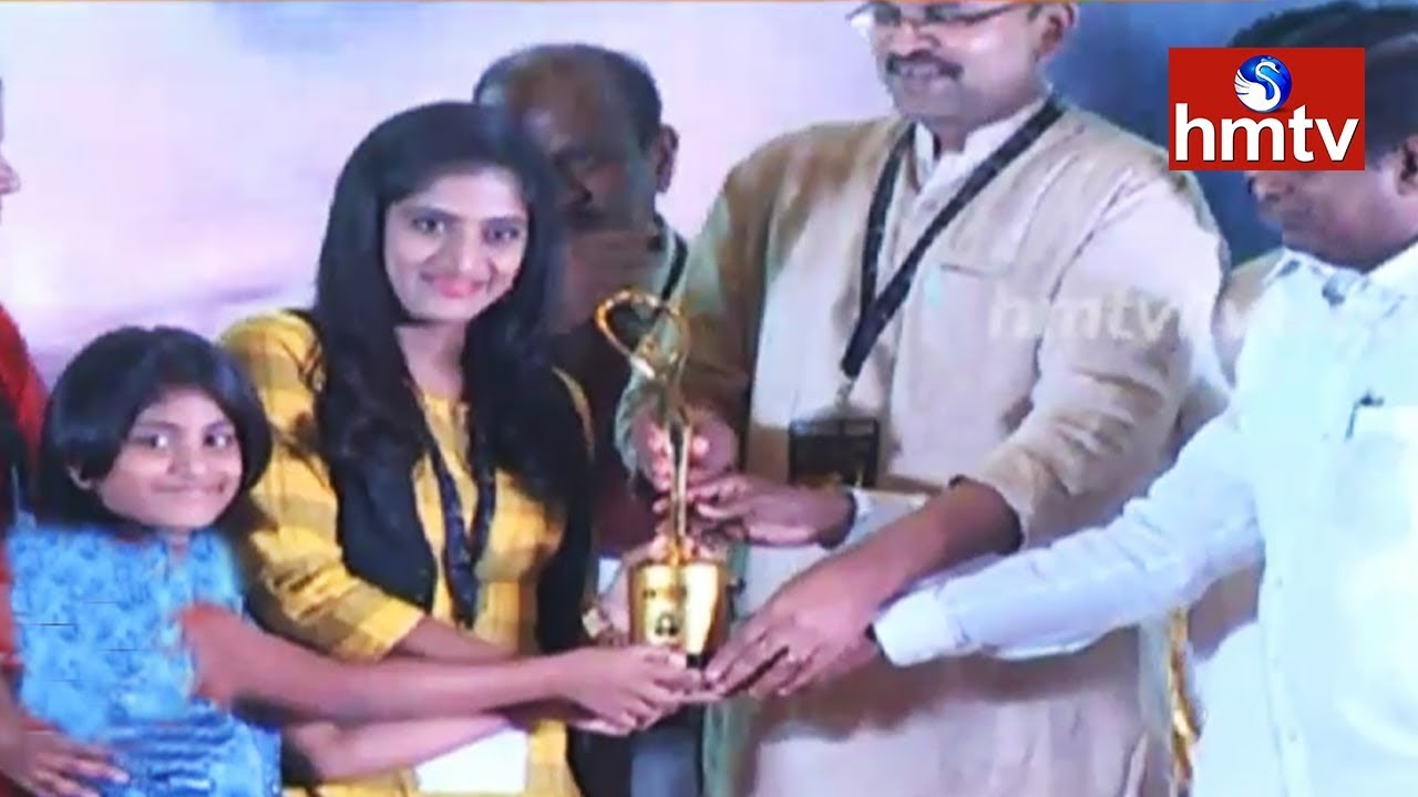 hmtv Anchor SS Lakshmi Gets Lady Legendary Award | Telugu News | hmtv ...