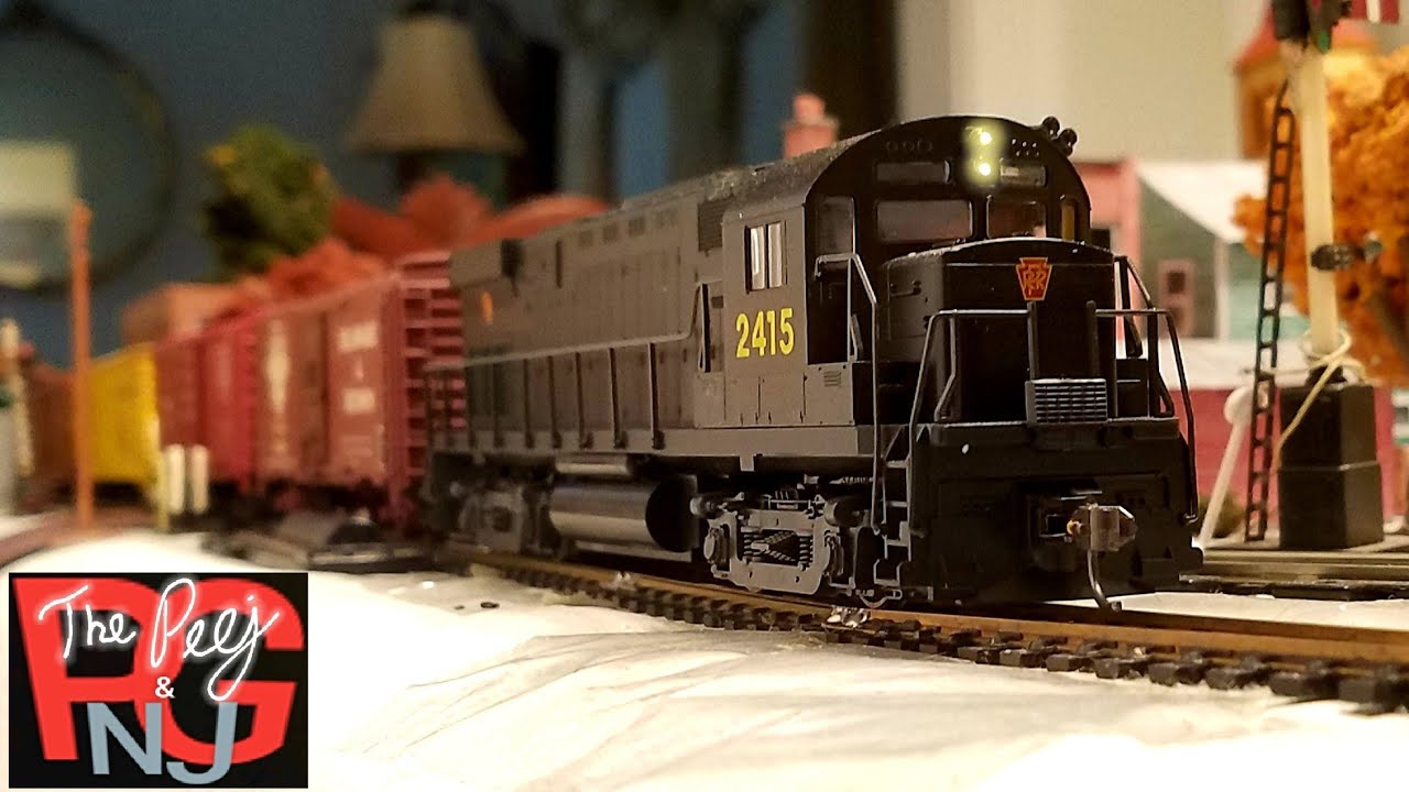 ALCO Heads a PRR Freight Train Around the Layout | HO Scale Model ...