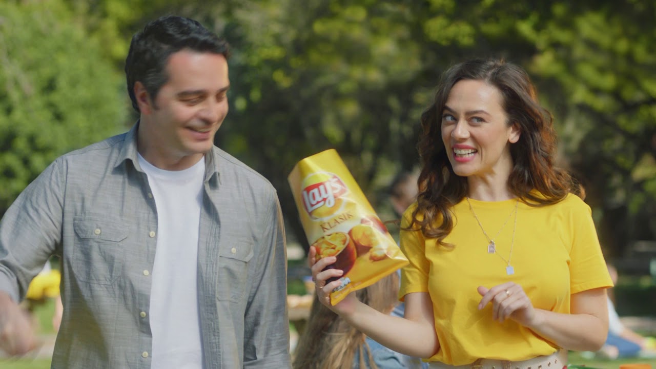 Lay's - Lay's ile Bahar Çıtırında 2019 Demet Evgar - Reklam Filmi 35 ...