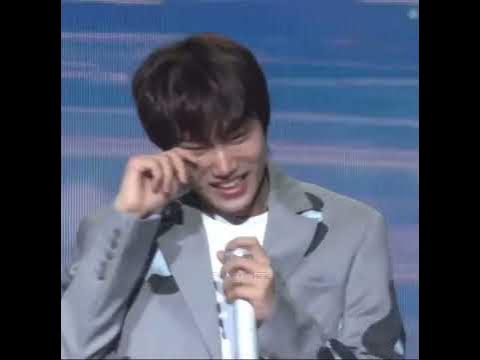 #EXO kai crying while singing peter pan on fanmeeting #220409 - YouTube
