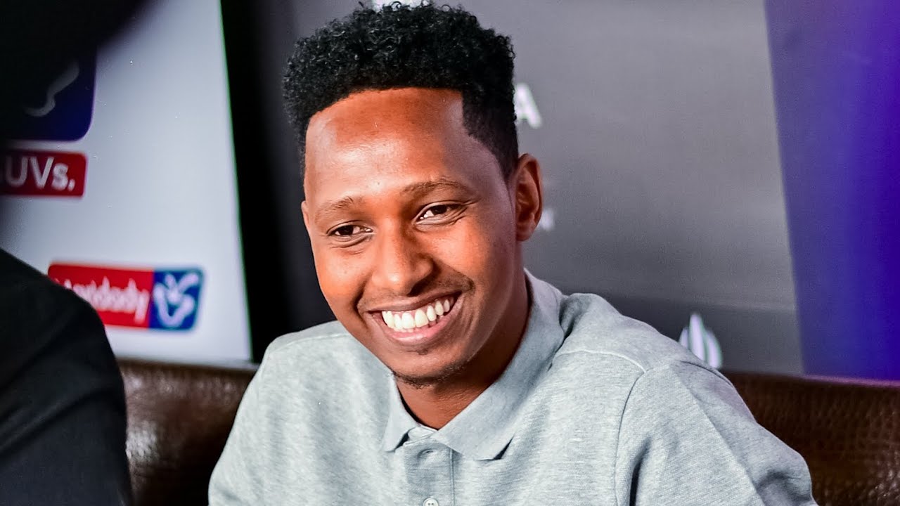 ISRAEL MBONYI SURPRISE PERFORMANCE OF NINA SIRI AFTER LANDING IN ...