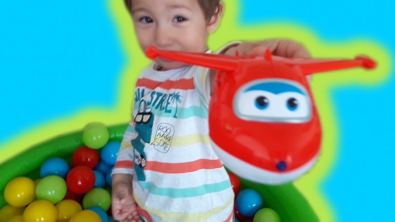 Top Havuzunda Sürpriz Yumurtaları Arıyoruz - YouTube