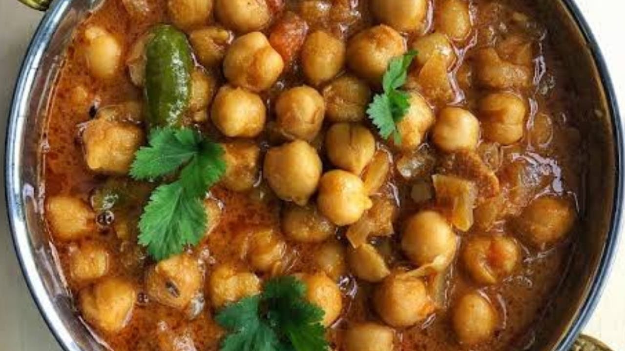 Chole recipe | इस आसान रेसिपी से घर पर बनाये रेस्तरां जैसे छोले । - YouTube