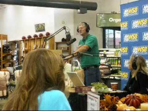 WSB's Walter Reeves sings - YouTube