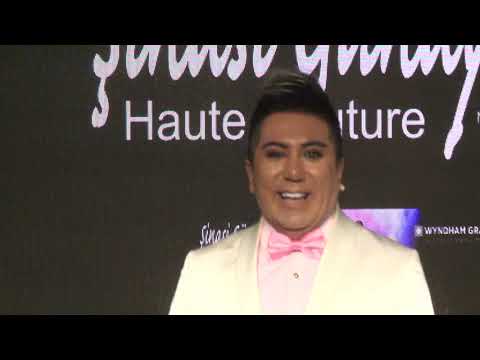 MURAT ÖVÜNÇ / SAHNEDE SHOW YAPTI / ŞİNASİ GÜNAYDIN  DEFİLE