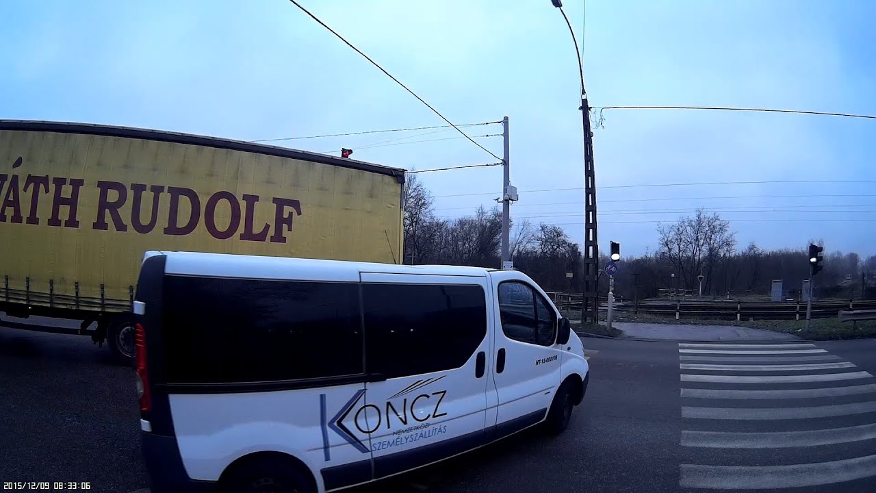 ECY-205 Dühös, mert mások átmennek a piroson - Angry because others ...