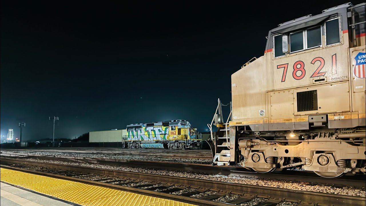 Late Night Guadalupe Action - Feat. Amtrak 301 & Amtrak 503 - YouTube