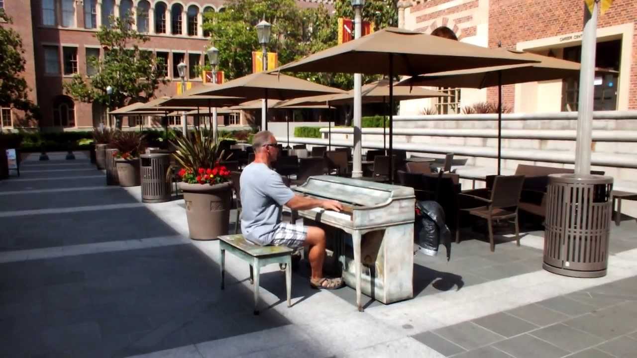 Piano playing bodybuilder. Yeah, it's me. :) - YouTube