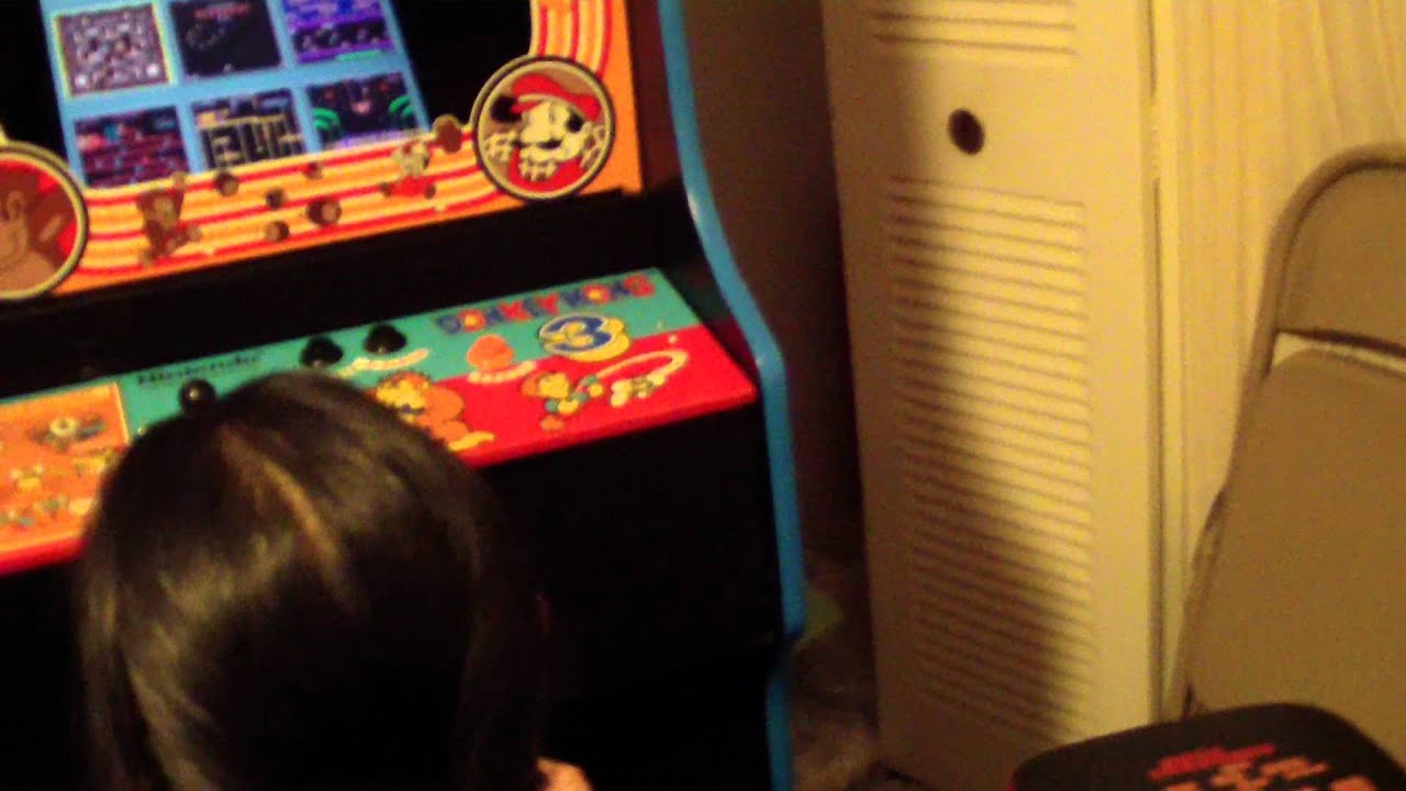 Stephanie paints her husband an awesome arcade cabinet for his birthday ...
