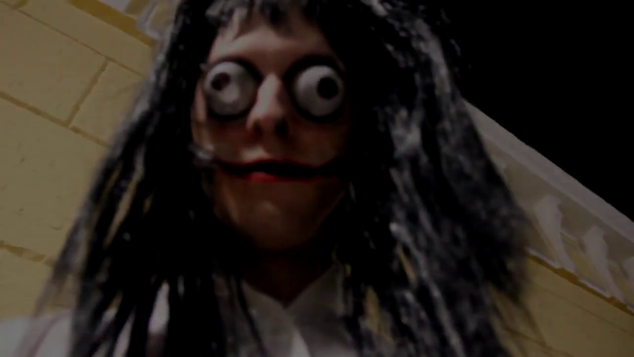 Prank | MOMO'S REACTION OF PEOPLE | SCARY PRANK - YouTube
