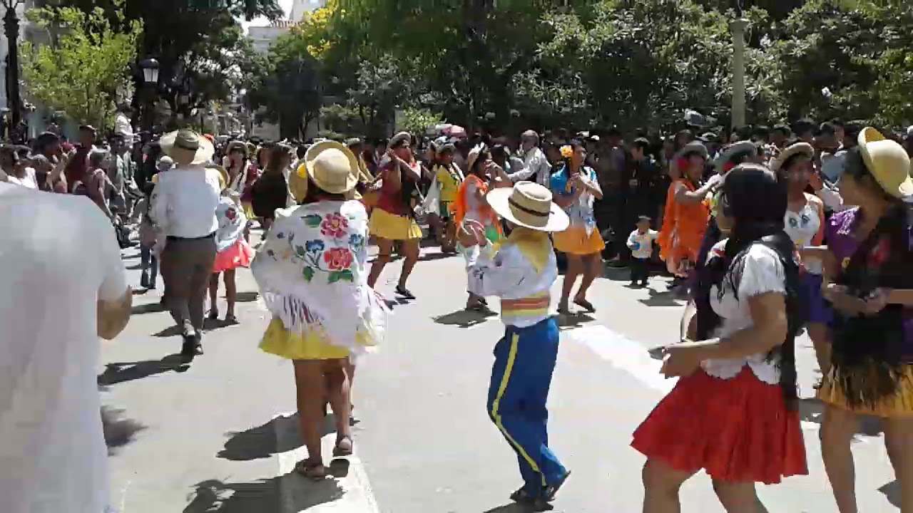 Lo tradicional del dia de comadres en tarija bolivia - YouTube