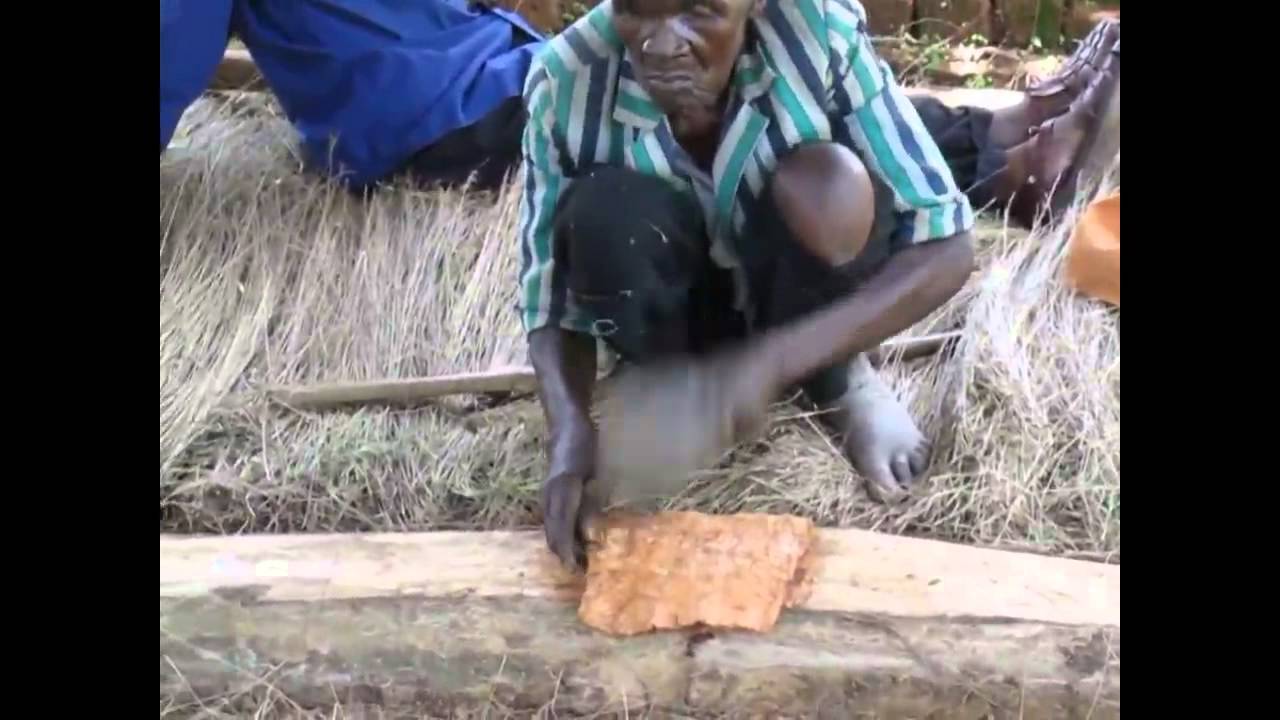 Bark Cloth Production Uganda - YouTube