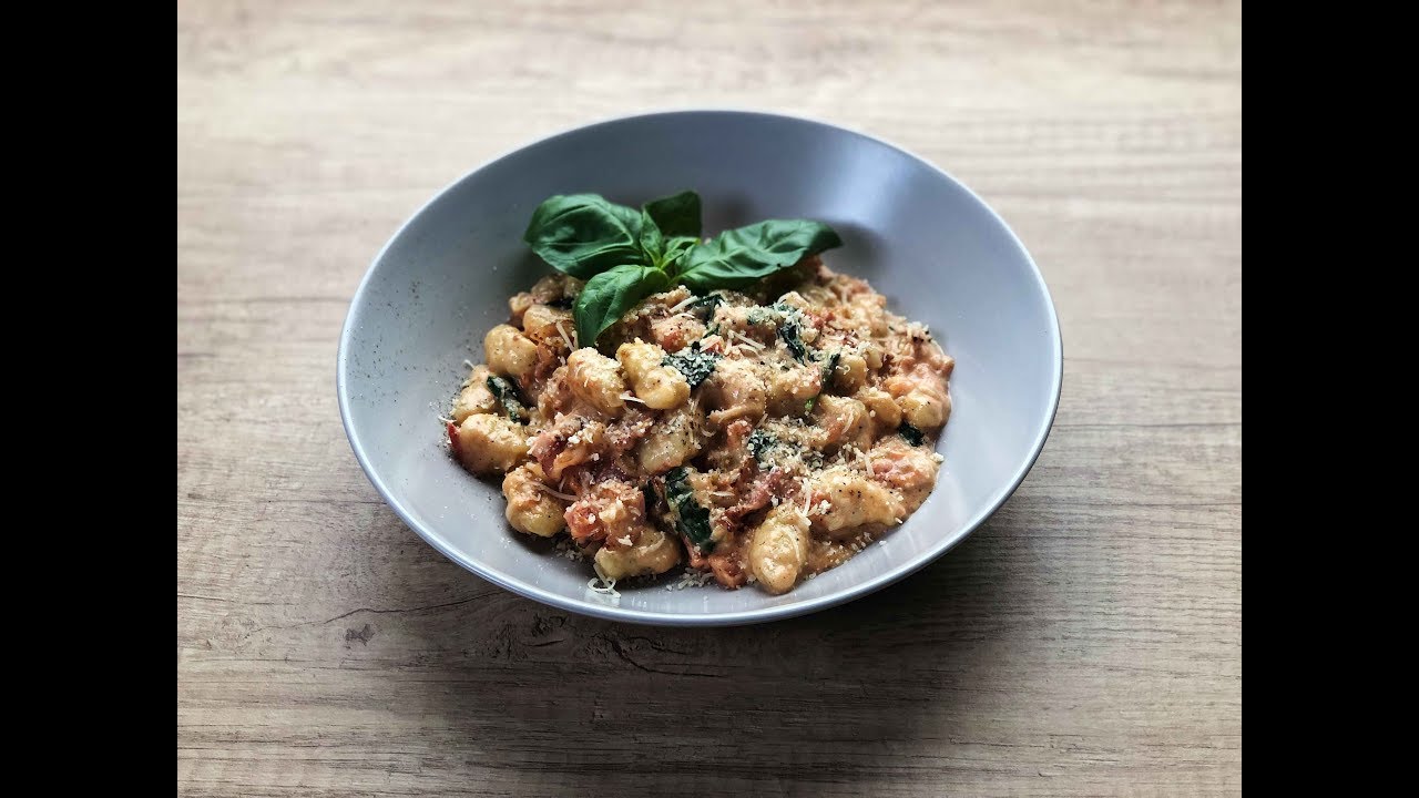 Kartupeļu klimpas jeb ņoki - YouTube