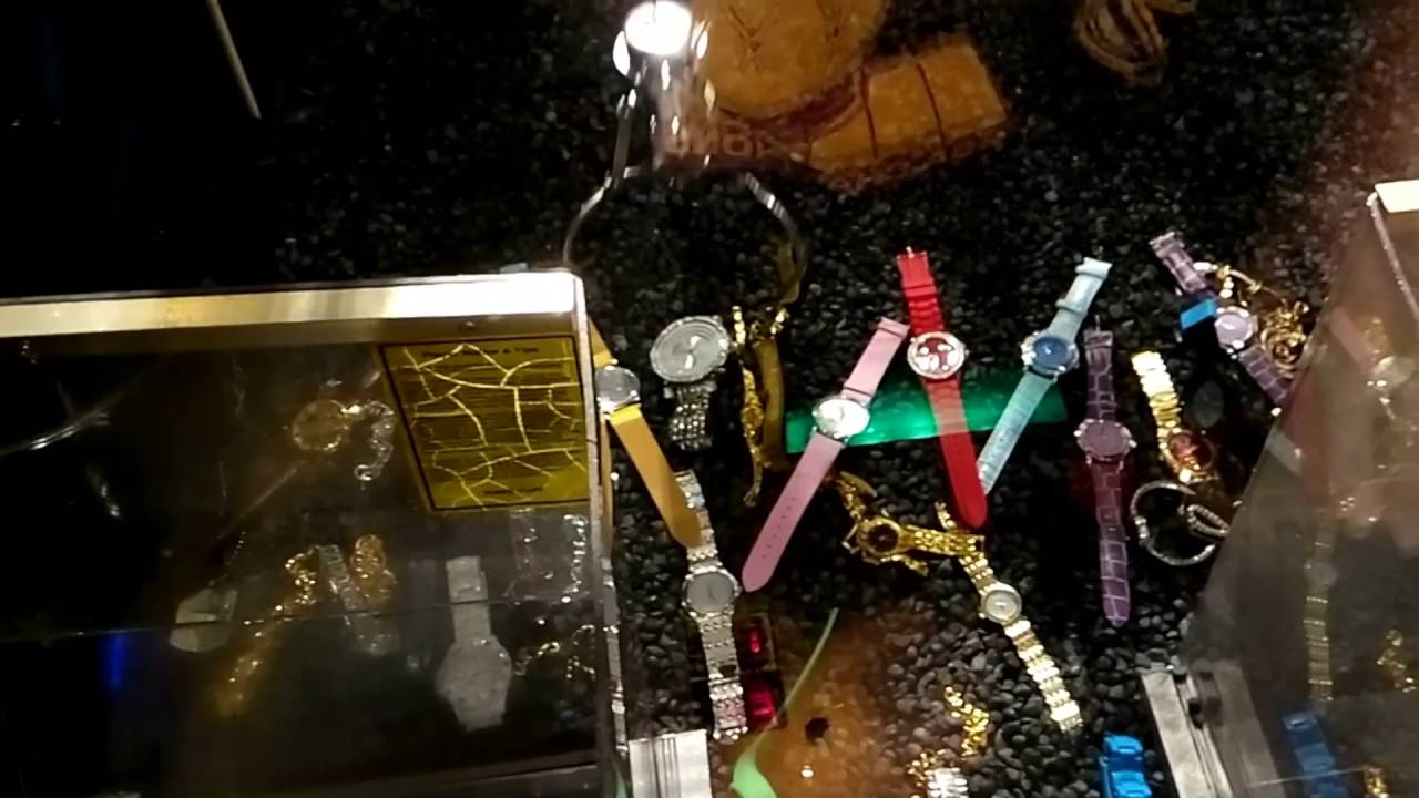 Winning Claw Machine Jewelry at Dave and Buster's! - YouTube