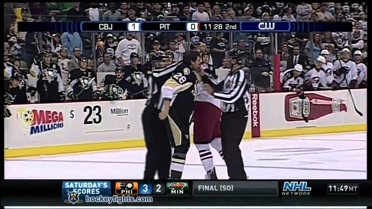 Jared Boll vs Eric Godard Sep 25, 2010 - YouTube