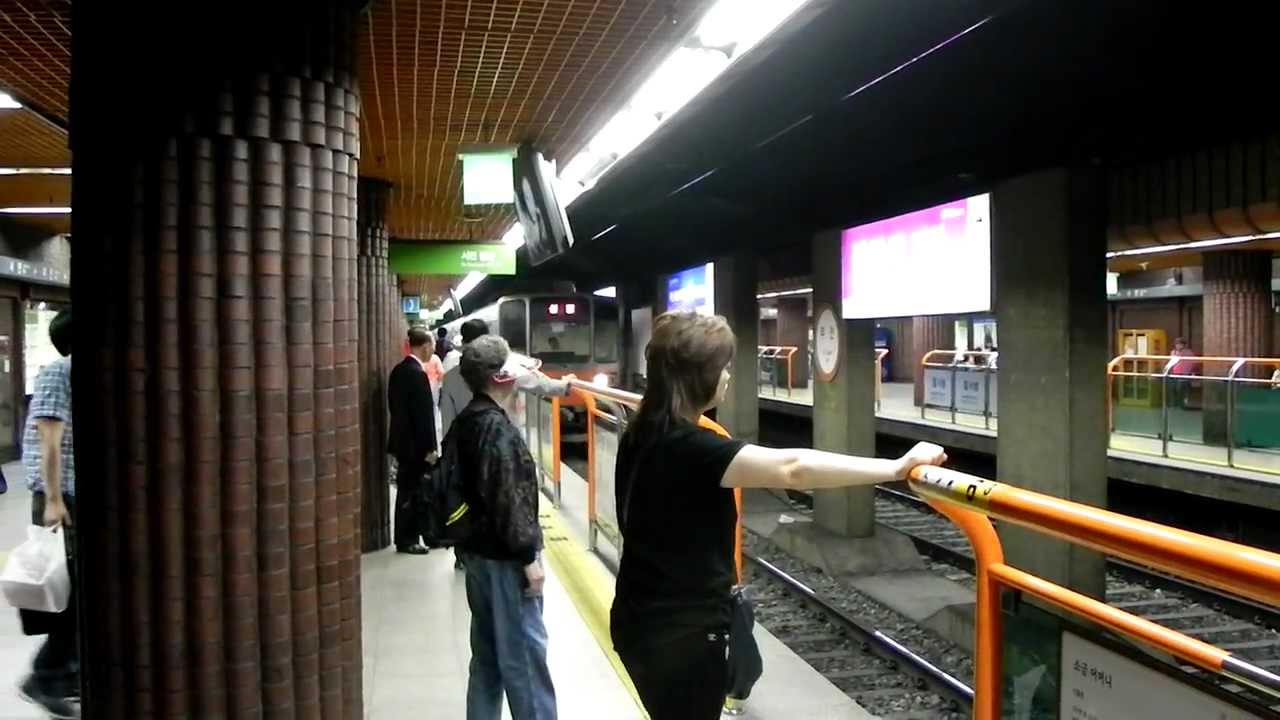 Busan Subway/Humetro Line 1 train arriving at Bujeon - YouTube