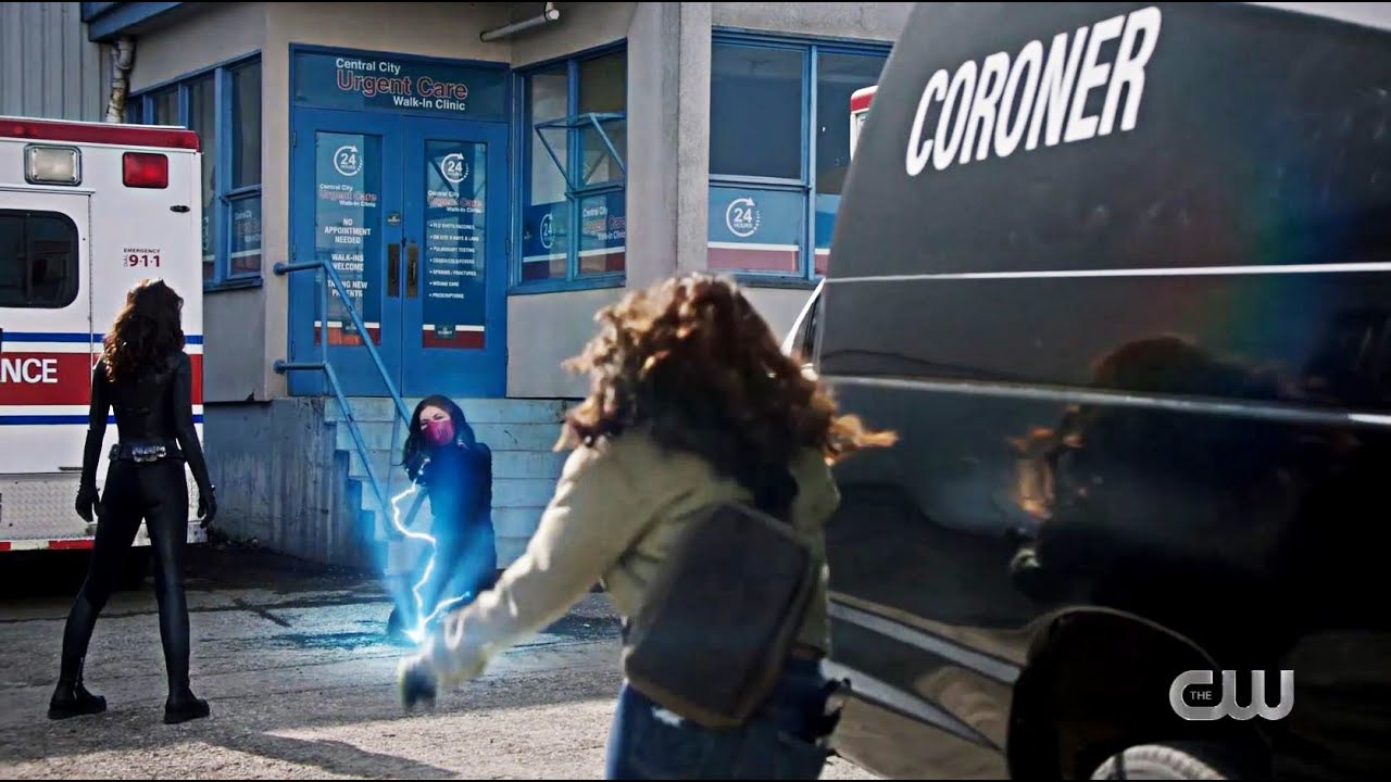 Allegra and Sue Capture Esperanza | The Flash | Rayo De Luz 7x14 S07 ...