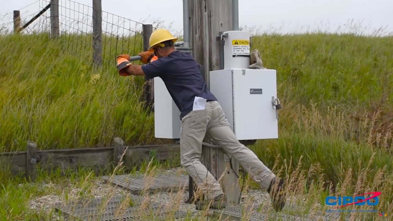 CIPCO De-Energizes Lines for Hardware Tightening - YouTube