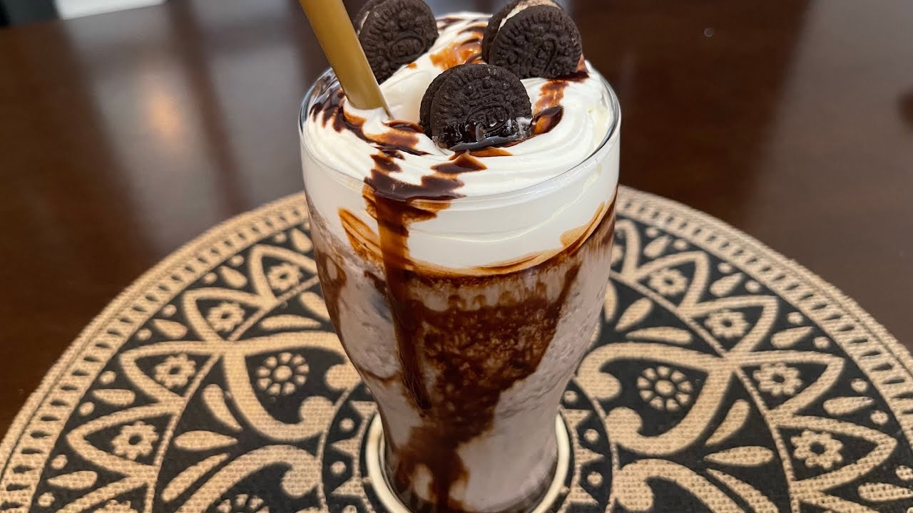 HOW TO MAKE STARBUCKS OREO FRAPPUCCINO | COOKIES AND CREAM FRAPPUCCINO ...