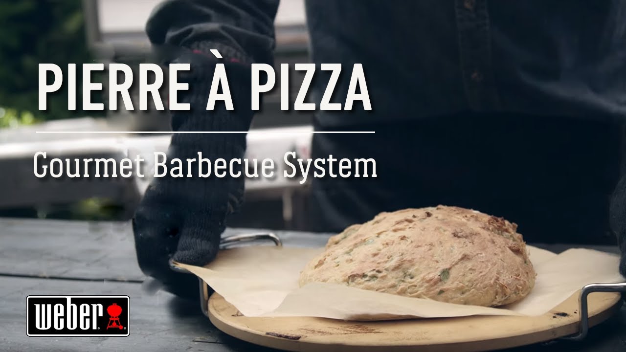 Une fougasse préparée avec la pierre à pizza | Les recettes Weber - YouTube