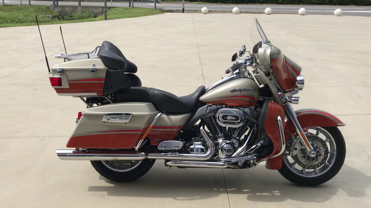 FLHTCUSE ULTRA CLASSIC CVO 2009 - YouTube