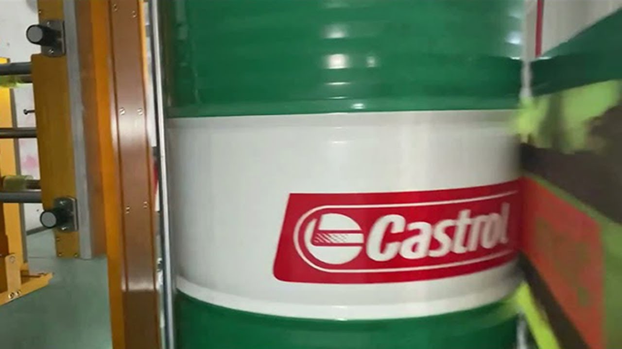 Silk screen printing machine for oil bucket - YouTube