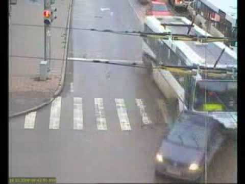 Guy almost gets run over by bus...amazing video - YouTube