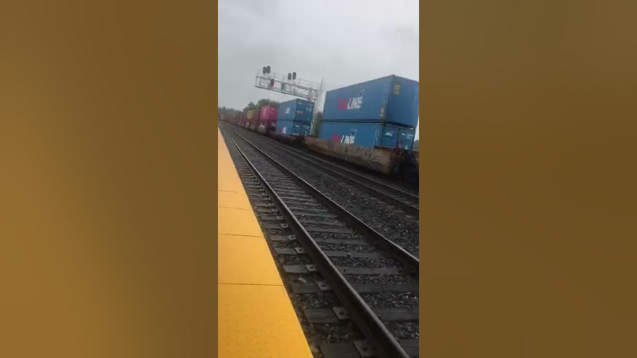 (Cn 101) cn 2833 cn 3890 at Bloomington go Station - YouTube