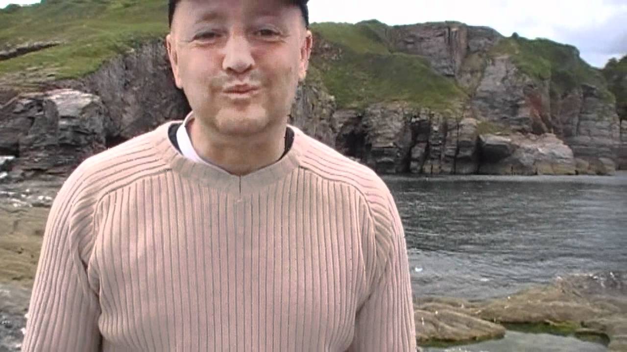 Man eats huge worm - YouTube