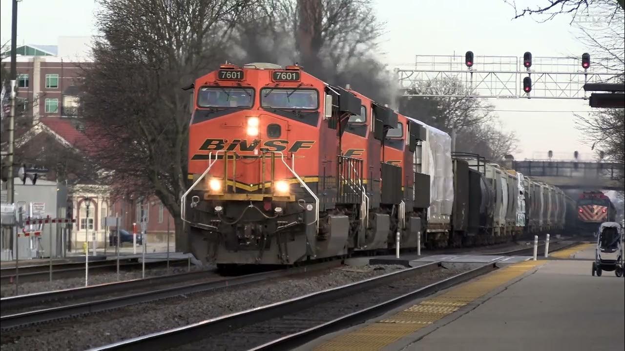 BNSF Evening rush on the Racetrack - YouTube
