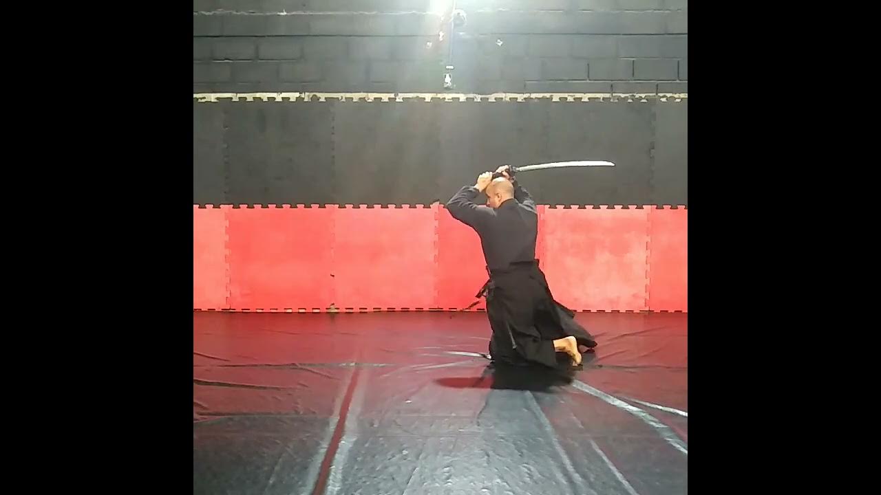 Kenjutsu Chie no Senshi ryu Iaijutsu Katori Shinto Ryu kata Sensei João Martins - YouTube