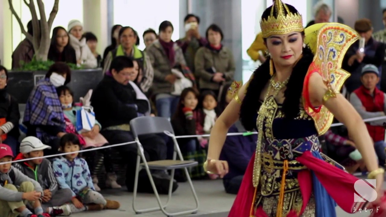 Orang jepang nari tarian tradisional indonesia - YouTube