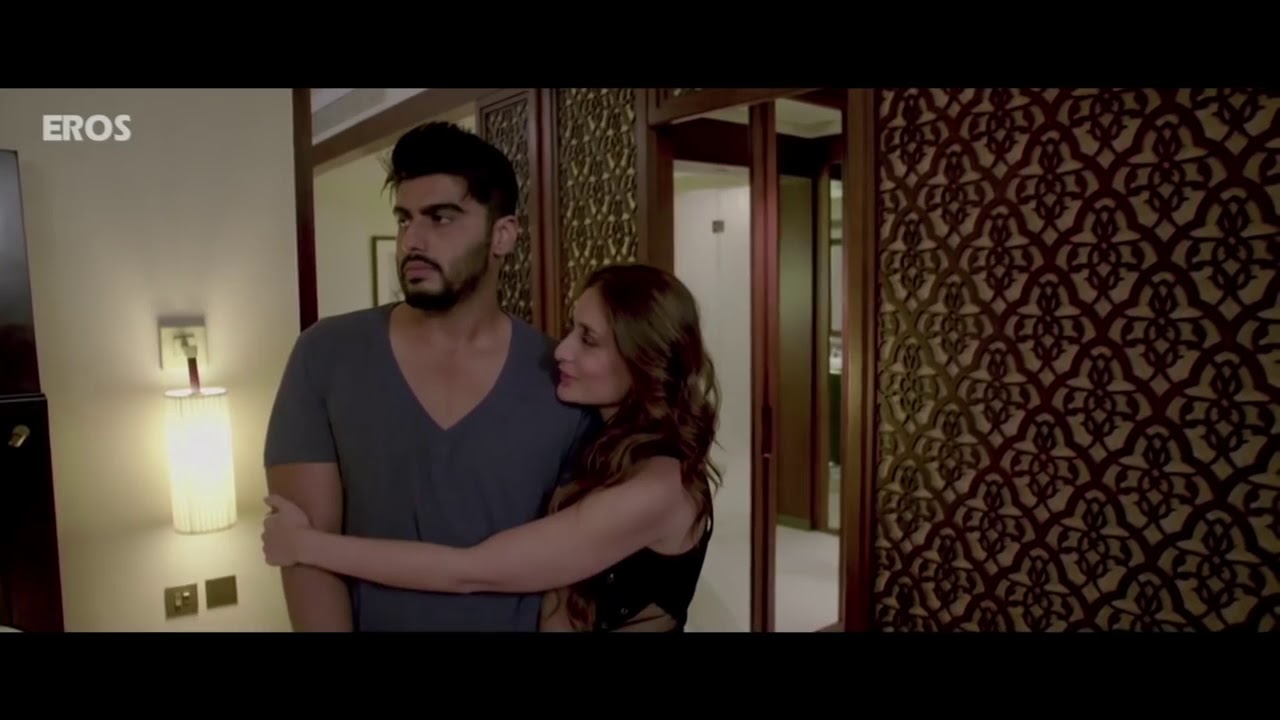 Kareena Kapoor Lip Lock scene - YouTube