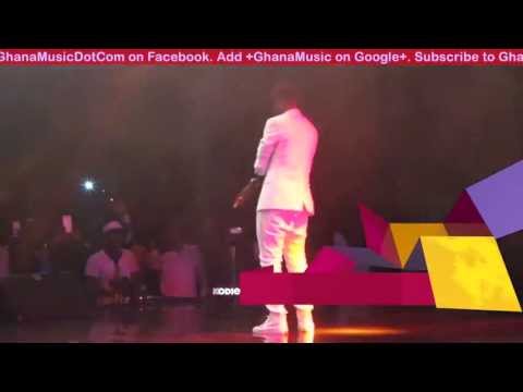 Sarkodie - Dancing 'Alkayida' @ Vodafone Icons: Street Edition | GhanaMusic.com Video