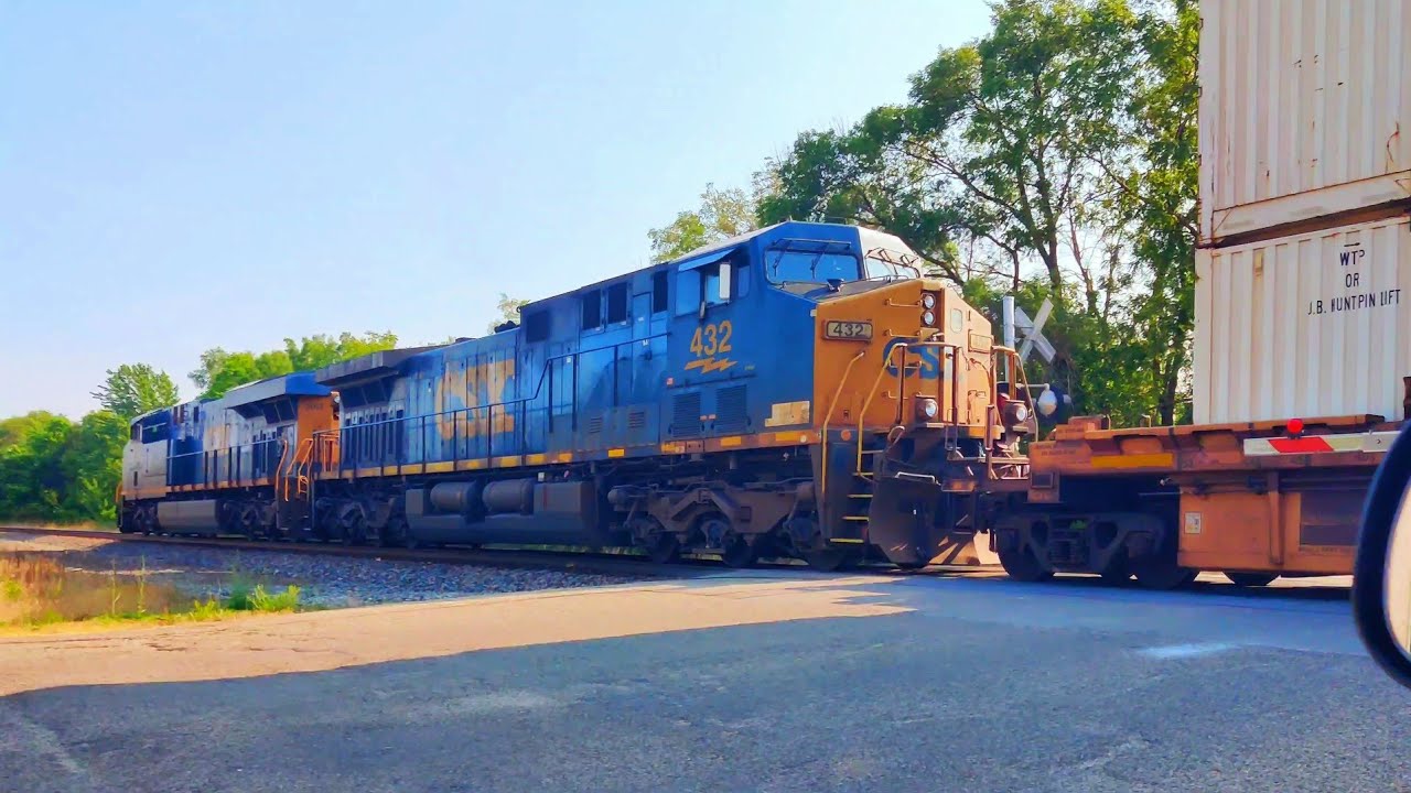 CSX I029 in 4K - YouTube